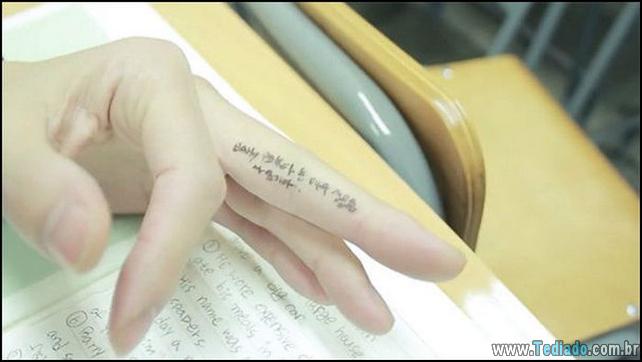 25 alunos e sua criatividade para colar na prova