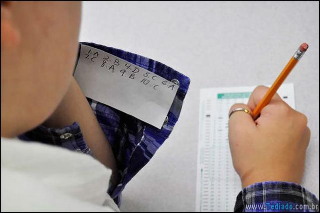 25 alunos e sua criatividade para colar na prova