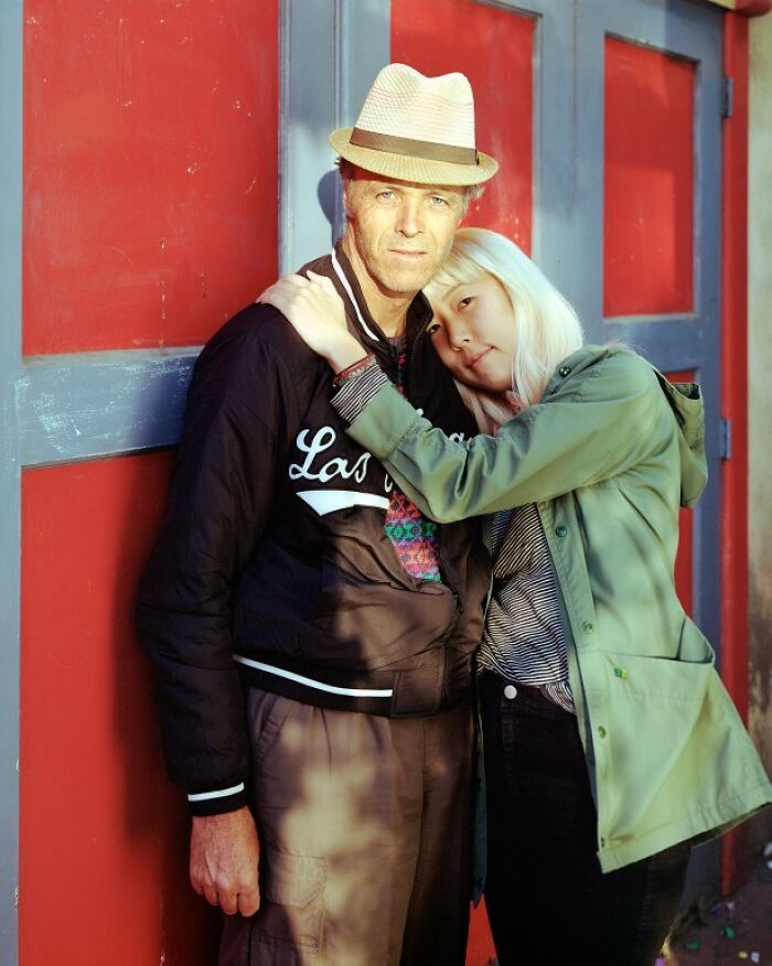 Richard Renaldi e a série Touching Strangers: Conexões inesperadas através da fotografia - Tediado