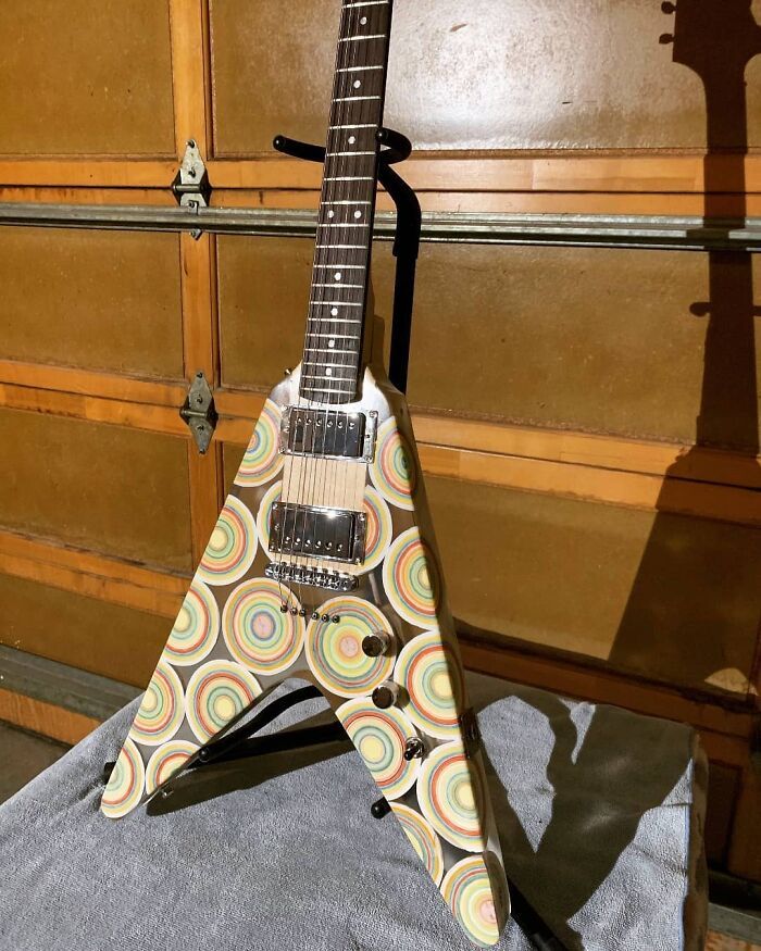 Burls Art: O luthier que transforma materiais inusitados em guitarras ...